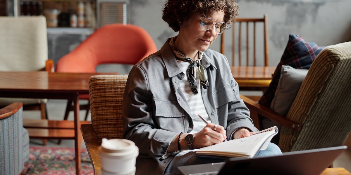 How to Become a Freelance Data Analyst